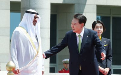 UAE 오일머니 어디로…300억 달러 에너지·방산 '새 물길' 열려 : ZUM 뉴스