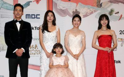 [TEN PHOTO]곽시양-박신아-이수아-장소연-임지연 '웰컴2 라이프 MBC 연기대상 참석' : ZUM 뉴스