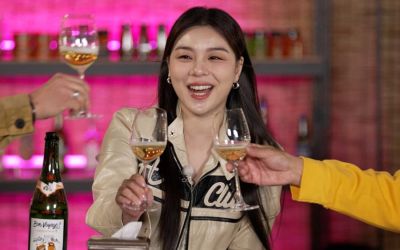 에일리, '♥연하 사업가' 최시훈과의 러브스토리 최초 공개…결혼 앞두고 물오른 미모 ('BYOB') : ZUM 뉴스