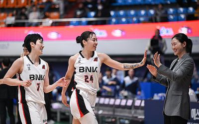 여자농구 선두 BNK, 신한은행 꺾고 3연승…김소니아 30점 : ZUM 뉴스