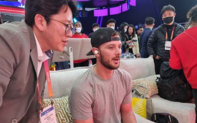 [CES 2023]'MLB 거포' 브라이언트, LG 전시관에 나타난 이유는? : ZUM 뉴스