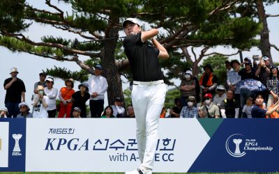 준우승만 2번 이정환, 이번엔 우승?…KPGA선수권 3R 선두 : ZUM 뉴스