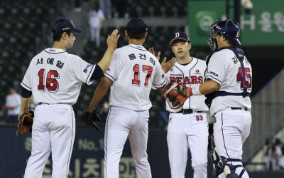 두산, 실책 저지른 SSG 꺾고 3연승…롯데, 연이틀 KIA 제압(종합) : ZUM 뉴스