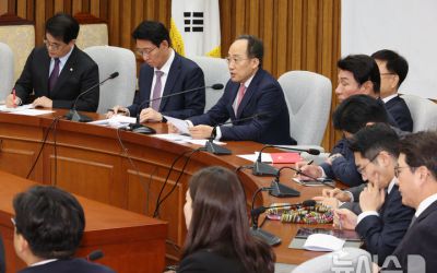 국힘 "AI 세계 3대 강국 도약 특위 구성…야, 주52시간 예외 협조해야" : ZUM 뉴스