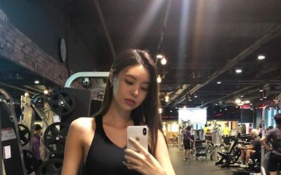 [슬라이드 포토] 윤박의 예비신부는 1993년생 모델 김수빈...키 무려 173cm : ZUM 뉴스