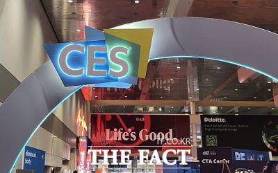 '빅블러 시대' 금융권도 간다…조용병·함영주 CES 출격 : ZUM 뉴스