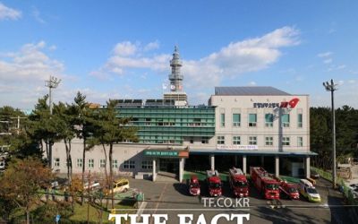 포항서 여고생 4층 건물서 투신…목숨은 건져 : ZUM 뉴스