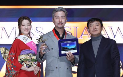 [GJ포토] 갤러리케이 김정필 의장, '아시아퍼스트 브랜드 시상식 아시아 사회공헌 디비젼 수상' : ZUM 뉴스