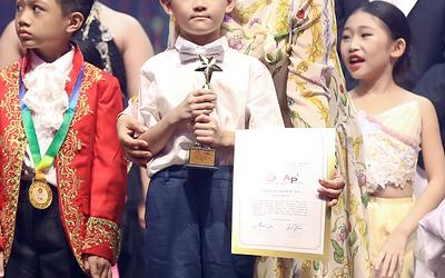 [GJ포토] 키즈 모델 Kingsley Tan, '2024 LBMA 국제대회 모델 부문 2nd Runner up 수상' : ZUM 뉴스