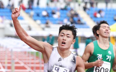 [GJ포토] 김주호, '육상 남자 일반부 110mH 1위'(105회 전국체전) : ZUM 뉴스
