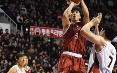 [포토] KGC 박지훈, 막을 틈을 주지 않는...슈팅! : ZUM 뉴스