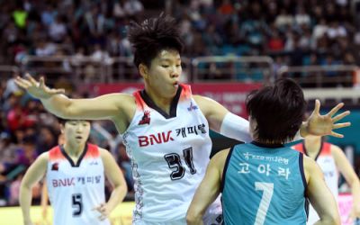 [포토] BNK 진안, 보낼 수 없어! : ZUM 뉴스