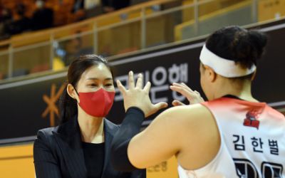 BNK 봄 농구 막차 티켓 획득, 창단 첫 PO 무대 선다 : ZUM 뉴스