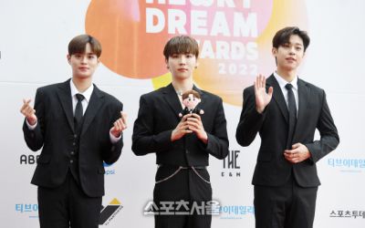 [포토]시상식 참석한 AB6IX : ZUM 뉴스