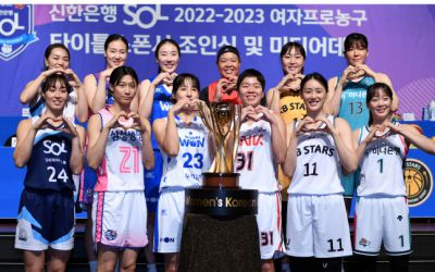 [포토] 하트 포즈 취하는 WKBL 선수들 : ZUM 뉴스