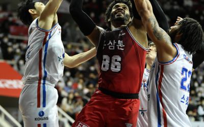 '먼로 극적 결승골' KGC, 연장 끝 가스공사 제압...1위 수성전 계속 [SS 안양in] : ZUM 뉴스