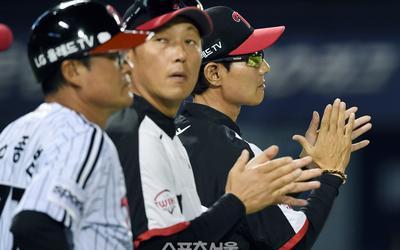 특급 불펜이 만든 위닝시리즈·SSG 0.5G 추격 LG 염경엽 감독 “백승현 첫 세이브 축하”[SS잠실in] : ZUM 뉴스