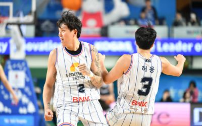 7명 두 자릿수 득점 KCC 가스공사 꺾고 7연승, SK도 6연 : ZUM 뉴스