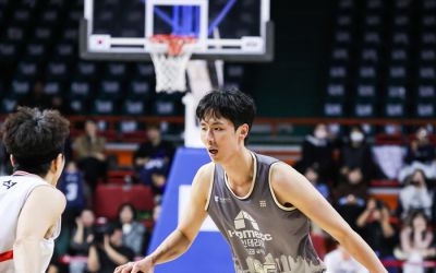 홈 3연승 도전 KCC, 송교창 무릎 통증으로 SK전 결장 [SS현장] : ZUM 뉴스