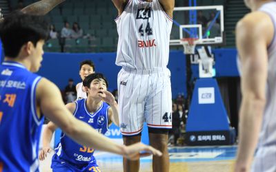 [포토]득점하는 KCC 리온 윌리어므 : ZUM 뉴스