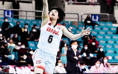 '커리어하이 26득점' BNK 이소희 "PO 진출 위해서는 이번 라운드가 중요" : ZUM 뉴스