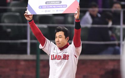 [ST포토] 김강민 '데일리 MVP' : ZUM 뉴스