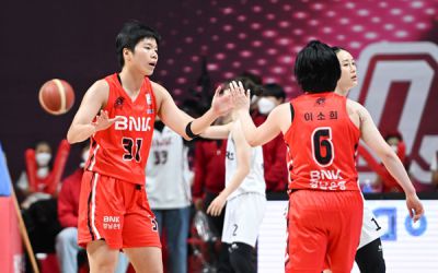 '4명 두 자릿수 득점' BNK, KB스타즈 꺾고 2위 수성 : ZUM 뉴스