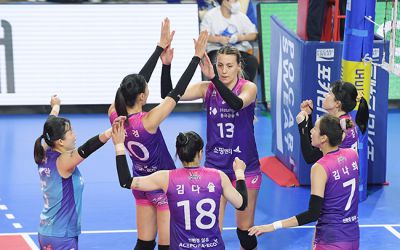 '김연경·이주아 펄펄' 흥국생명, KGC인삼공사 꺾고 5연승 질주 : ZUM 뉴스