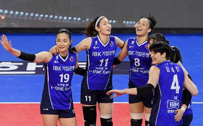 [ST포토] IBK기업은행, 기분좋은 승리 : ZUM 뉴스