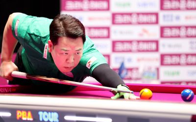 '절친' 강동궁·조재호, 나란히 PBA 4강 진출 : ZUM 뉴스