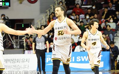 2위 LG, 선두 KGC에 진땀승…1.5경기 차 추격 : ZUM 뉴스