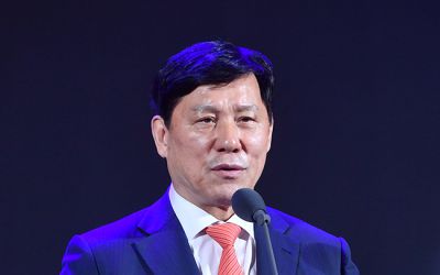 [ST포토] 수상자 발표하는 KBO 허구연 총재 : ZUM 뉴스