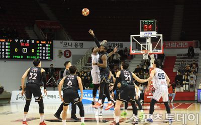 [ST포토] 안양KGC-부산KCC '경기 시작' : ZUM 뉴스