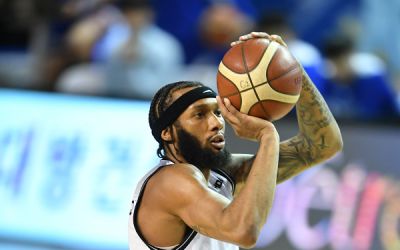 '득점·3점슛 1위' KT 배스, 워니 제치고 프로농구 3R MVP 등극 : ZUM 뉴스