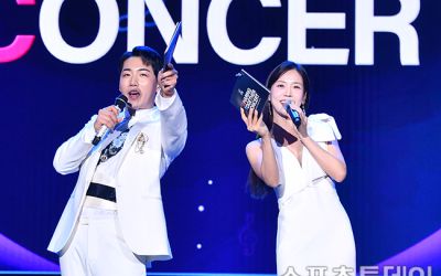 '셰어링 앤 투게더 콘서트' 박군X강예슬, 빛나는 2MC "함께해 영광" : ZUM 뉴스