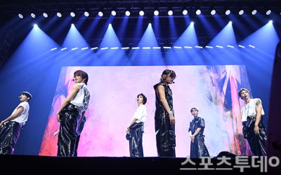 [ST포토] 멋진 무대 펼치는 NCT 127 : ZUM 뉴스