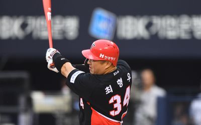 '최형우 복귀포+양현종 10승' KIA, 10-4로 SSG에 강우콜드 승 : ZUM 뉴스