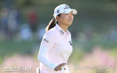 고진영, LPGA FM 챔피언십 3R 선두 도약…유해란 공동 6위 : ZUM 뉴스
