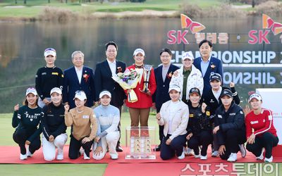 [ST포토] 마다솜, KLPGA 시즌 최종전 우승 : ZUM 뉴스