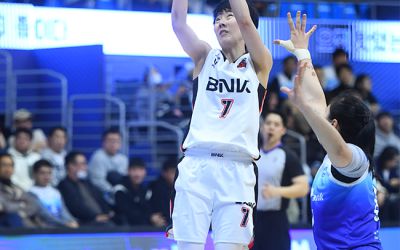 [ST포토] 슛하는 BNK썸 박혜진 : ZUM 뉴스