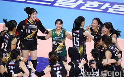 [ST포토] 기뻐하는 정관장 : ZUM 뉴스