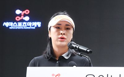 [ST포토] 윤이나, 새 소속사와 함께 LPGA 진출 : ZUM 뉴스