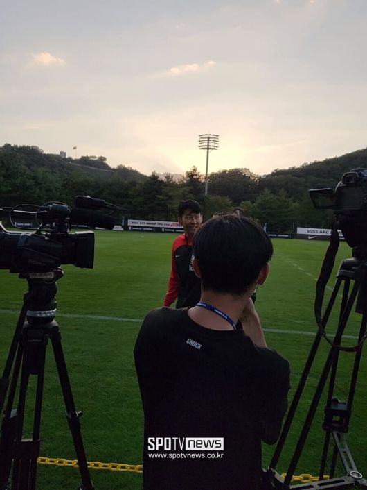 [SPO 현장]캡틴 'SON' 등장에 분위기 급반전 "월드클래스!" : ZUM 뉴스