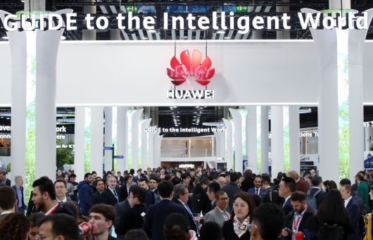 [MWC 2023] CES엔 안보이던 중국, MWC선 주인공... “화웨이 부스, 삼성의 5배” : ZUM 뉴스