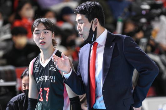 엘리자벳 46점 KGC인삼공사, IBK기업은행 꺾고 4위 '점프' : ZUM 뉴스