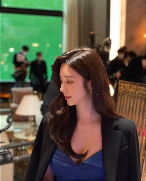 170cm비율에 160초반 맞아? 실제 키 알면 모두 놀라는 여배우,여신드레스룩 : ZUM 뉴스