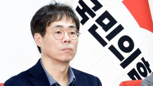 '질척대지 말고 나가라' 메시지에…김경율 "진작 그만뒀는데" : ZUM 뉴스