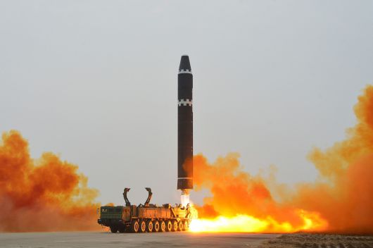 동해서 北 ICBM 지켜봤다, 세계 3대뿐인 이 특수정찰기 : ZUM 뉴스