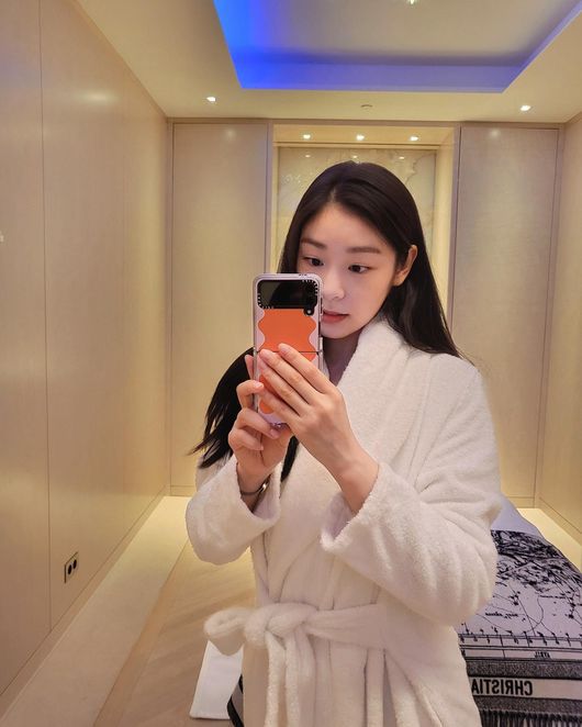 '33살' 김연아, 화장 지우니 아기 피부..뼈 밖에 안 남은 '47kg' : ZUM 뉴스