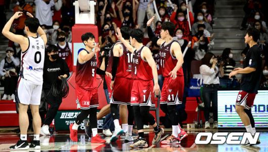 [사진]단독 1위 달리는 KGC, 'KT 끈질긴 추격 뿌리치고 승리' : ZUM 뉴스